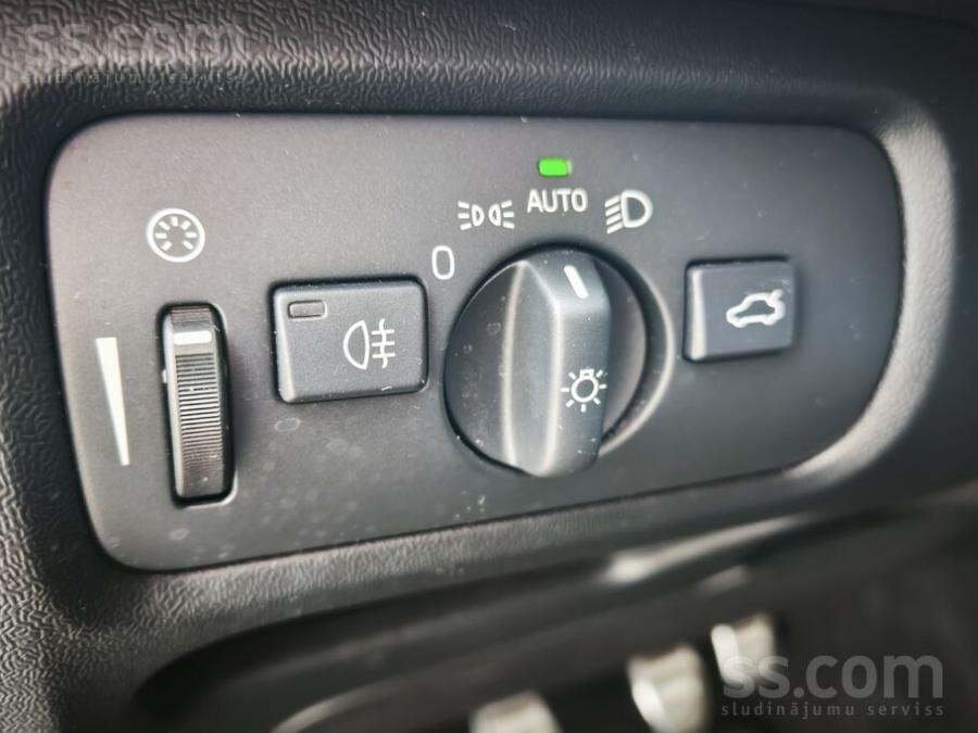 Black Volvo V40 2015 in Riga, with an engine capacity of 2.00 L and mileage of 0 thousand km for 6700 €, photo 13 on AUTOMOTO.COM.LV