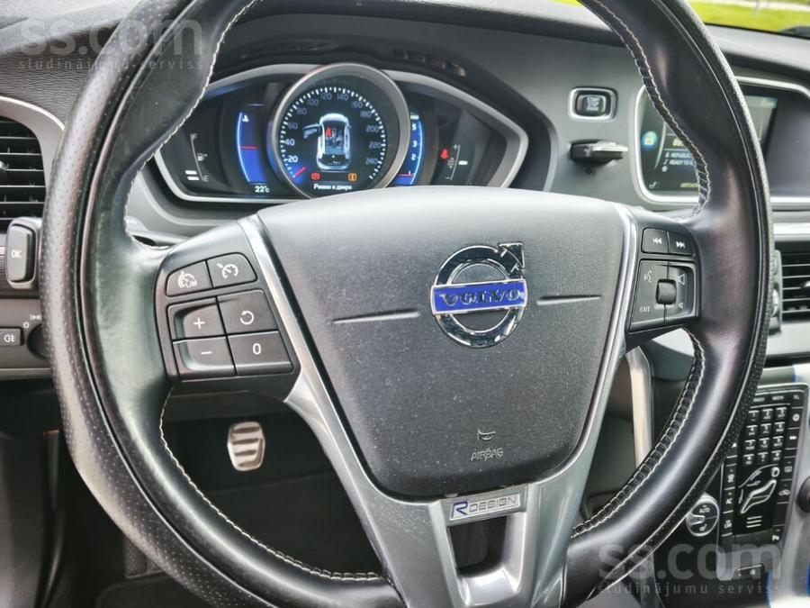 Black Volvo V40 2015 in Riga, with an engine capacity of 2.00 L and mileage of 0 thousand km for 6700 €, photo 14 on AUTOMOTO.COM.LV