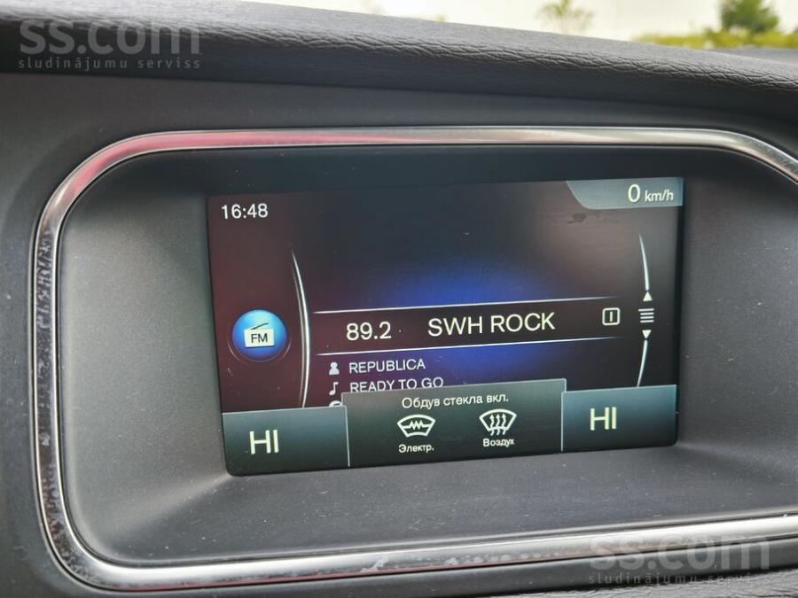 Black Volvo V40 2015 in Riga, with an engine capacity of 2.00 L and mileage of 0 thousand km for 6700 €, photo 16 on AUTOMOTO.COM.LV