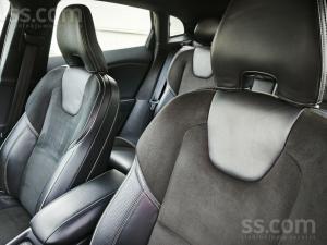Black Volvo V40 2015 in Riga, with an engine capacity of 2.00 L and mileage of 0 thousand km for 6700 €, photo 22 on AUTOMOTO.COM.LV