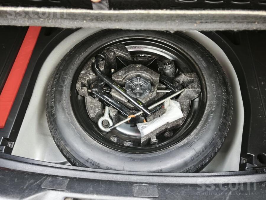 Black Volvo V40 2015 in Riga, with an engine capacity of 2.00 L and mileage of 0 thousand km for 6700 €, photo 23 on AUTOMOTO.COM.LV