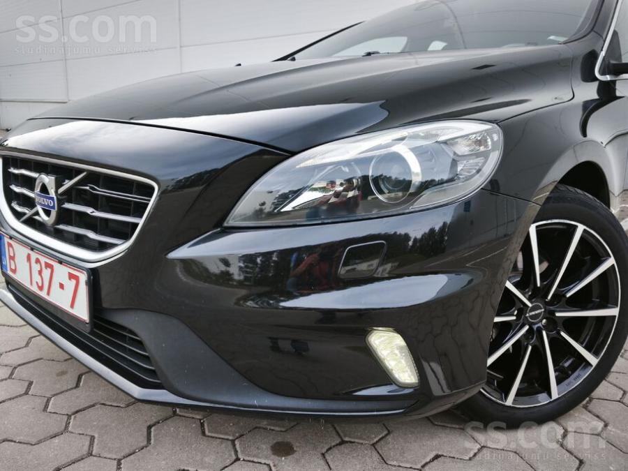 Black Volvo V40 2015 in Riga, with an engine capacity of 2.00 L and mileage of 0 thousand km for 6700 €, photo 27 on AUTOMOTO.COM.LV