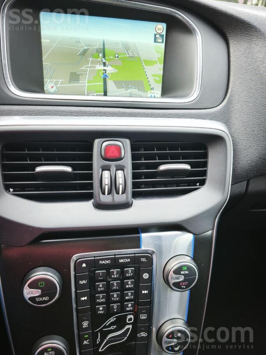 Black Volvo V40 2015 in Riga, with an engine capacity of 2.00 L and mileage of 0 thousand km for 6700 €, photo 29 on AUTOMOTO.COM.LV