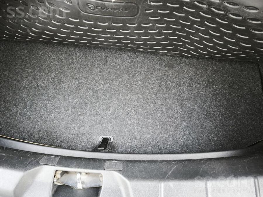 Black Volvo V40 2015 in Riga, with an engine capacity of 2.00 L and mileage of 0 thousand km for 6700 €, photo 31 on AUTOMOTO.COM.LV