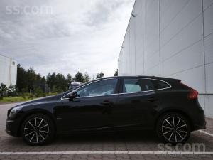 Black Volvo V40 2015 in Riga, with an engine capacity of 2.00 L and mileage of 0 thousand km for 6700 €, photo 33 on AUTOMOTO.COM.LV