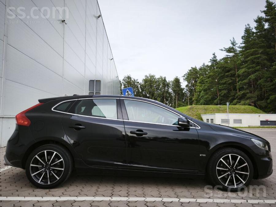 Black Volvo V40 2015 in Riga, with an engine capacity of 2.00 L and mileage of 0 thousand km for 6700 €, photo 34 on AUTOMOTO.COM.LV