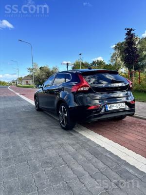 Melns Volvo V40 2015 Jelgava, ar dzinēja tilpumu 2.00 L un nobraukumu 251 tūkst. km par 5699 €, foto 4 vietnē AUTOMOTO.COM.LV