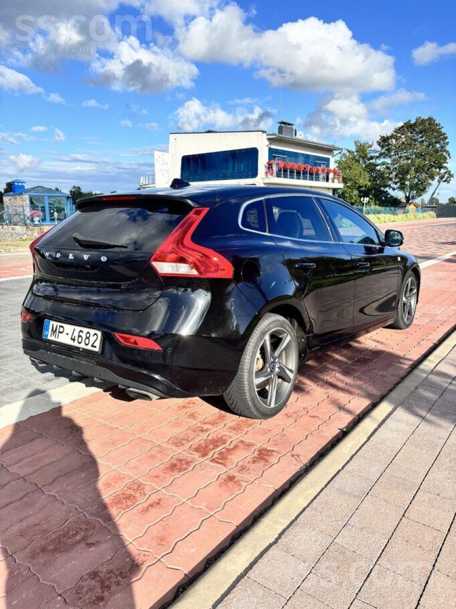 Melns Volvo V40 2015 Jelgava, ar dzinēja tilpumu 2.00 L un nobraukumu 251 tūkst. km par 5699 €, foto 5 vietnē AUTOMOTO.COM.LV
