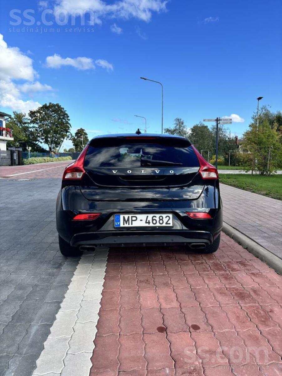Melns Volvo V40 2015 Jelgava, ar dzinēja tilpumu 2.00 L un nobraukumu 251 tūkst. km par 5699 €, foto 6 vietnē AUTOMOTO.COM.LV