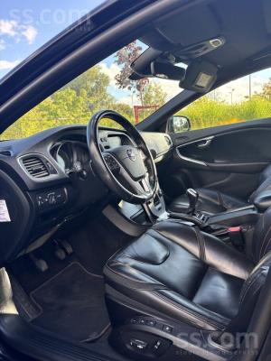 Melns Volvo V40 2015 Jelgava, ar dzinēja tilpumu 2.00 L un nobraukumu 251 tūkst. km par 5699 €, foto 7 vietnē AUTOMOTO.COM.LV