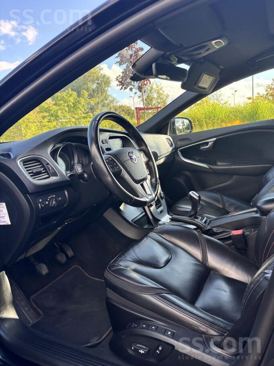 Melns Volvo V40 2015 Jelgava, ar dzinēja tilpumu 2.00 L un nobraukumu 251 tūkst. km par 5699 €, foto 7 vietnē AUTOMOTO.COM.LV