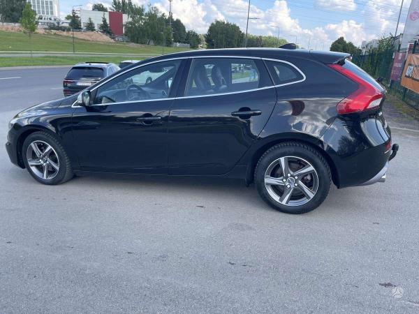 Melns Volvo V40 2015 Kauņa, ar dzinēja tilpumu 1.97 L un nobraukumu 258 tūkst. km par 5950 €, foto 9 vietnē AUTOMOTO.COM.LV