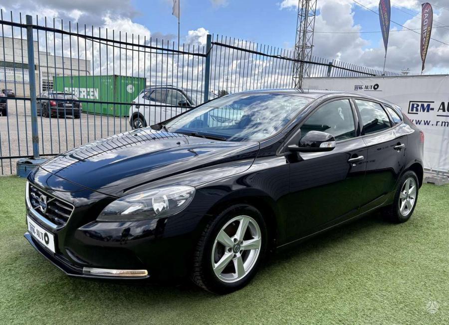 Melns Volvo V40 2015 Panevēža, ar dzinēja tilpumu 1.56 L un nobraukumu 166 tūkst. km par 6300 €, foto 1 vietnē AUTOMOTO.COM.LV