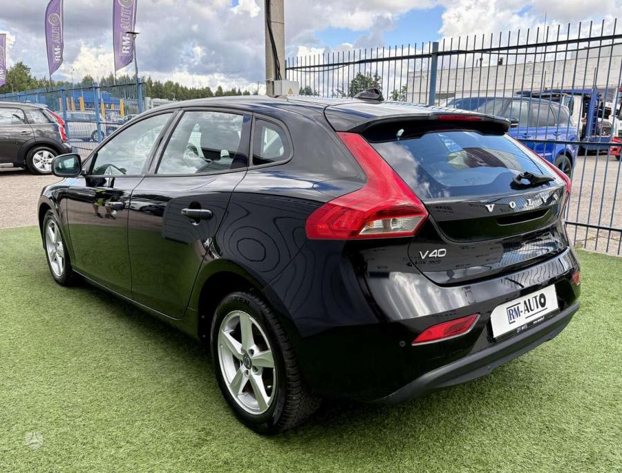 Melns Volvo V40 2015 Panevēža, ar dzinēja tilpumu 1.56 L un nobraukumu 166 tūkst. km par 6300 €, foto 6 vietnē AUTOMOTO.COM.LV