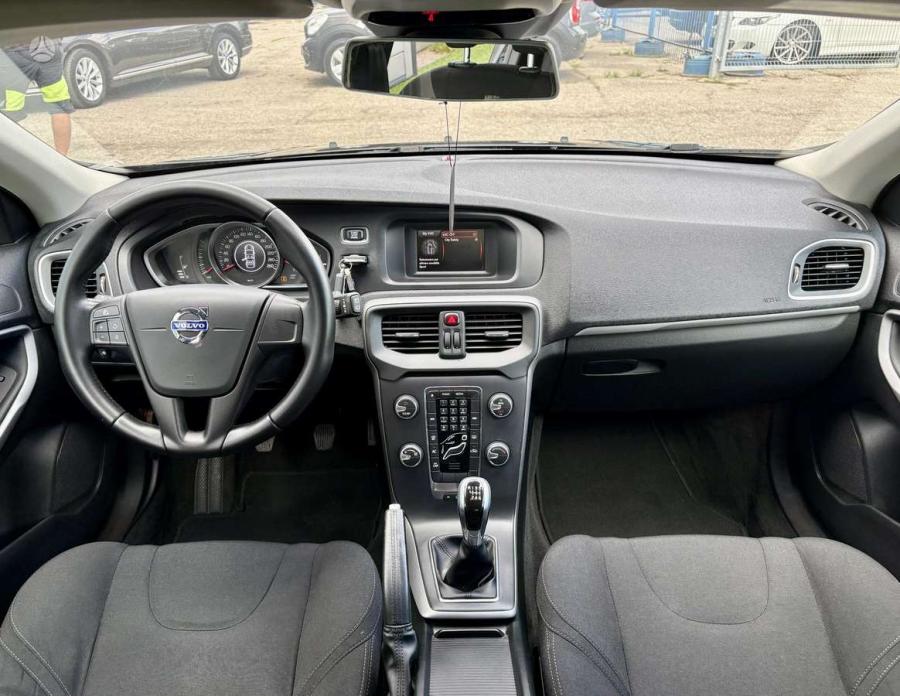 Melns Volvo V40 2015 Panevēža, ar dzinēja tilpumu 1.56 L un nobraukumu 166 tūkst. km par 6300 €, foto 10 vietnē AUTOMOTO.COM.LV