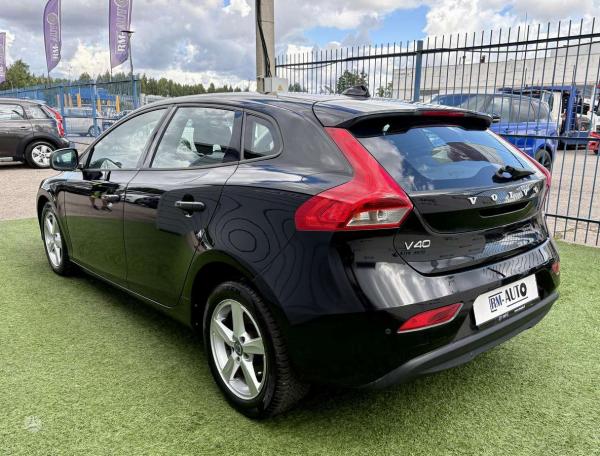 Black Volvo V40 2015 in Panevezys, with an engine capacity of 1.56 L and mileage of 166 thousand km for 6300 €, photo 6 on AUTOMOTO.COM.LV