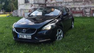 Melns Volvo V40 2015 Viļņa, ar dzinēja tilpumu 1.97 L un nobraukumu 235 tūkst. km par 6900 €, foto  vietnē AUTOMOTO.COM.LV