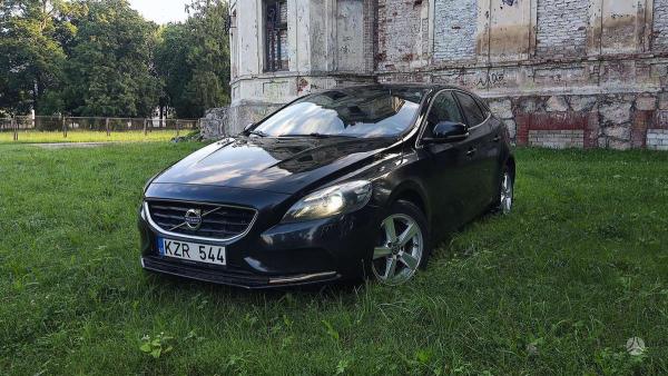 Черный Вольво В40 2015 в Вильнюс, объемом двигателя 1.97 л и пробегом 235 тыс. км за 6900 €, фото 3 на AUTOMOTO.COM.LV