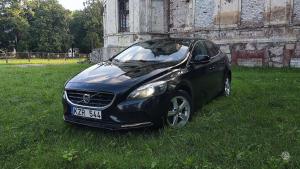 Melns Volvo V40 2015 Viļņa, ar dzinēja tilpumu 1.97 L un nobraukumu 235 tūkst. km par 6900 €, foto 3 vietnē AUTOMOTO.COM.LV