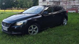 Melns Volvo V40 2015 Viļņa, ar dzinēja tilpumu 1.97 L un nobraukumu 235 tūkst. km par 6900 €, foto 4 vietnē AUTOMOTO.COM.LV