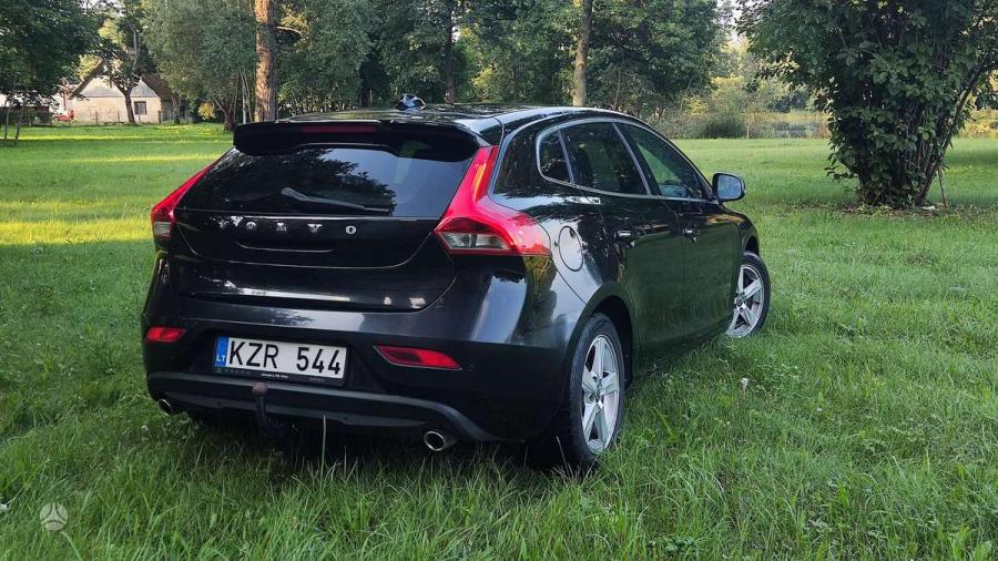Melns Volvo V40 2015 Viļņa, ar dzinēja tilpumu 1.97 L un nobraukumu 235 tūkst. km par 6900 €, foto 8 vietnē AUTOMOTO.COM.LV