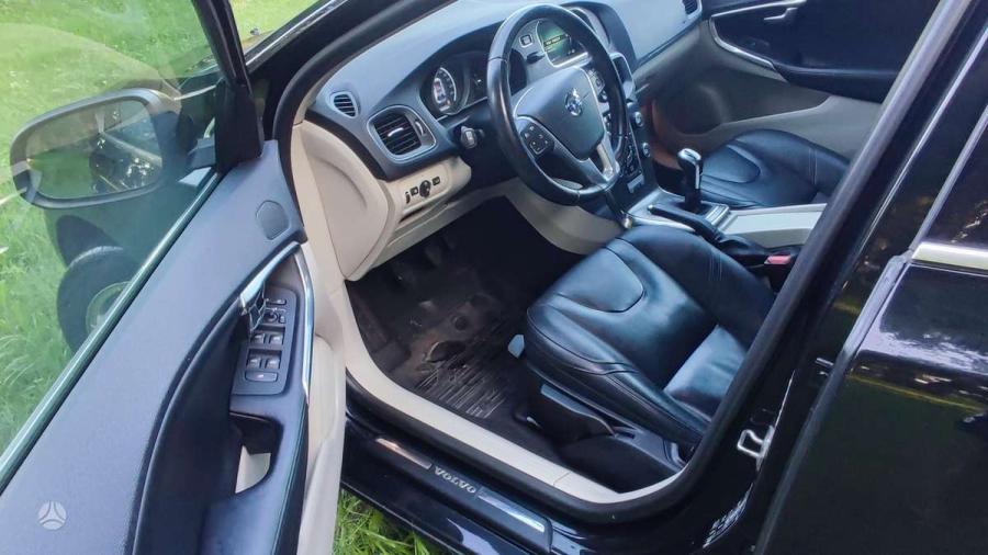 Melns Volvo V40 2015 Viļņa, ar dzinēja tilpumu 1.97 L un nobraukumu 235 tūkst. km par 6900 €, foto 12 vietnē AUTOMOTO.COM.LV