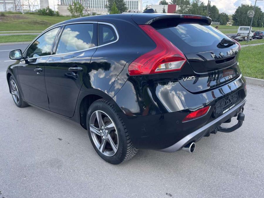 Black Volvo V40 2015 in Kaunas, with an engine capacity of 1.97 L and mileage of 258 thousand km for 5950 €, photo 14 on AUTOMOTO.COM.LV