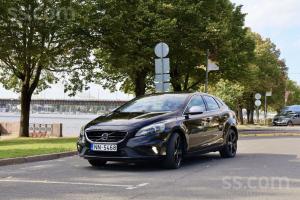 Melns Volvo V40 2015 Rīga, ar dzinēja tilpumu 2.00 L un nobraukumu 190 tūkst. km par 8100 €, foto  vietnē AUTOMOTO.COM.LV