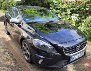 Black Volvo V40 2015 in Riga, with an engine capacity of 2.00 L and mileage of 248 thousand km for 7700 €, photo 3 on AUTOMOTO.COM.LV