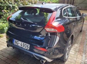 Black Volvo V40 2015 in Riga, with an engine capacity of 2.00 L and mileage of 248 thousand km for 7700 €, photo 6 on AUTOMOTO.COM.LV