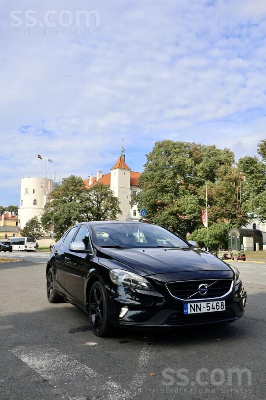 Black Volvo V40 2015 in Riga, with an engine capacity of 2.00 L and mileage of 190 thousand km for 7500 €, photo 1 on AUTOMOTO.COM.LV