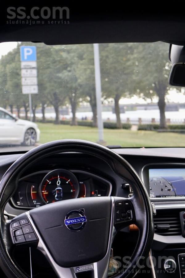 Melns Volvo V40 2015 Rīga, ar dzinēja tilpumu 2.00 L un nobraukumu 190 tūkst. km par 7500 €, foto 4 vietnē AUTOMOTO.COM.LV