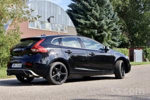 Black Volvo V40 2015 in Riga, with an engine capacity of 2.00 L and mileage of 190 thousand km for 7500 €, photo 5 on AUTOMOTO.COM.LV