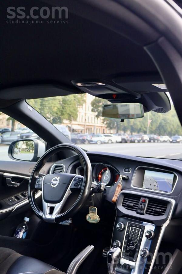 Melns Volvo V40 2015 Rīga, ar dzinēja tilpumu 2.00 L un nobraukumu 190 tūkst. km par 7500 €, foto 6 vietnē AUTOMOTO.COM.LV