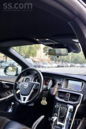 Black Volvo V40 2015 in Riga, with an engine capacity of 2.00 L and mileage of 190 thousand km for 7500 €, photo 6 on AUTOMOTO.COM.LV