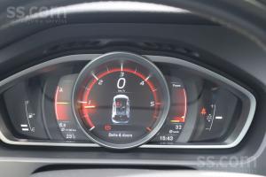 Black Volvo V40 2015 in Riga, with an engine capacity of 2.00 L and mileage of 190 thousand km for 7500 €, photo 8 on AUTOMOTO.COM.LV