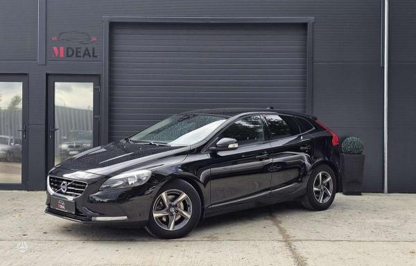 Black Volvo V40 2015 in Utena, with an engine capacity of 1.56 L and mileage of 281 thousand km for 4550 €, photo 4 on AUTOMOTO.COM.LV