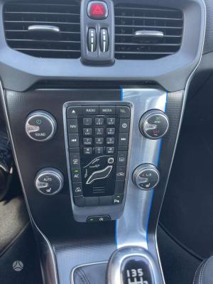 Black Volvo V40 2015 in Kaunas, with an engine capacity of 1.97 L and mileage of 258 thousand km for 5950 €, photo 23 on AUTOMOTO.COM.LV