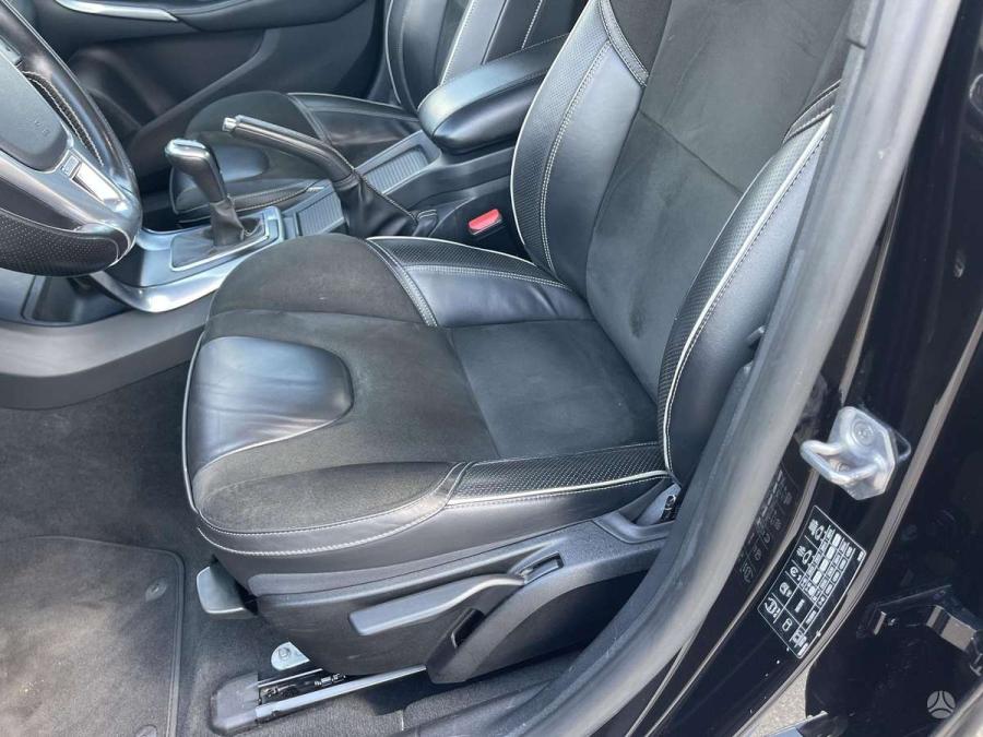 Black Volvo V40 2015 in Kaunas, with an engine capacity of 1.97 L and mileage of 258 thousand km for 5950 €, photo 25 on AUTOMOTO.COM.LV