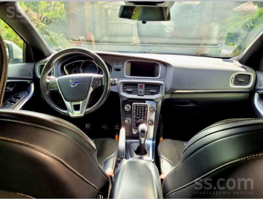 Melns Volvo V40 2015 Rīga, ar dzinēja tilpumu 2.00 L un nobraukumu 248 tūkst. km par 7200 €, foto 5 vietnē AUTOMOTO.COM.LV