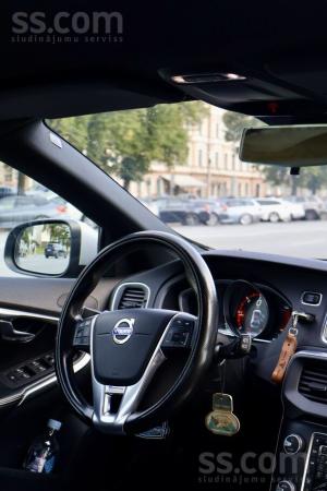 Black Volvo V40 2015 in Riga, with an engine capacity of 2.00 L and mileage of 190 thousand km for 7300 €, photo 6 on AUTOMOTO.COM.LV