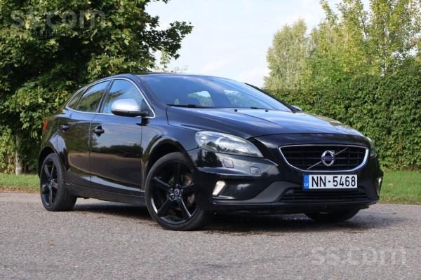 Melns Volvo V40 2015 Rīga, ar dzinēja tilpumu 2.00 L un nobraukumu 190 tūkst. km par 7300 €, foto 7 vietnē AUTOMOTO.COM.LV