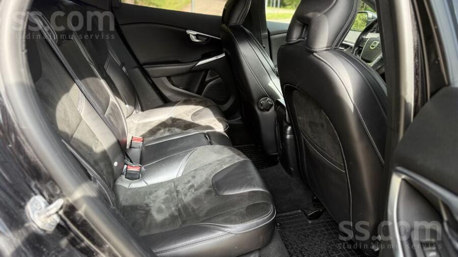 Melns Volvo V40 2015 Madona, ar dzinēja tilpumu 2.00 L un nobraukumu 221 tūkst. km par 6950 €, foto 11 vietnē AUTOMOTO.COM.LV