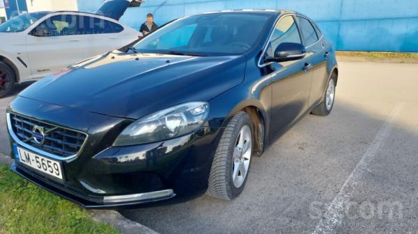 Melns Volvo V40 2015 Rīga, ar dzinēja tilpumu 1.60 L un nobraukumu 234 tūkst. km par 6500 €, foto 3 vietnē AUTOMOTO.COM.LV