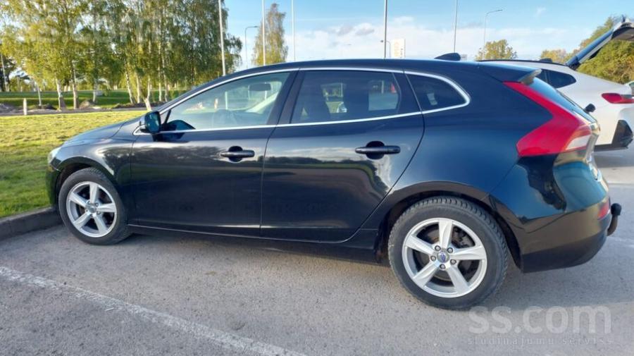 Melns Volvo V40 2015 Rīga, ar dzinēja tilpumu 1.60 L un nobraukumu 234 tūkst. km par 6500 €, foto 4 vietnē AUTOMOTO.COM.LV