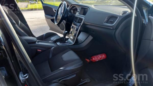 Melns Volvo V40 2015 Rīga, ar dzinēja tilpumu 1.60 L un nobraukumu 234 tūkst. km par 6500 €, foto 9 vietnē AUTOMOTO.COM.LV