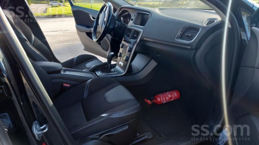Melns Volvo V40 2015 Rīga, ar dzinēja tilpumu 1.60 L un nobraukumu 234 tūkst. km par 6500 €, foto 9 vietnē AUTOMOTO.COM.LV