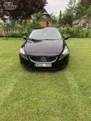 Melns Volvo V40 2015 Viļņa, ar dzinēja tilpumu 2.00 L un nobraukumu 326 tūkst. km par 6500 €, foto  vietnē AUTOMOTO.COM.LV