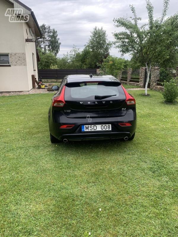 Volvo V40 2015 in Vilnius on AUTOMOTO.COM.LV Black Volvo V40 2015 in Vilnius, with an engine capacity of 2.00 L and mileage of 326 thousand km for 6500 €, photo 4 on AUTOMOTO.COM.LV