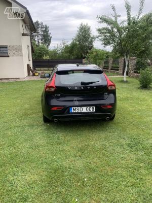 Black Volvo V40 2015 in Vilnius, with an engine capacity of 2.00 L and mileage of 326 thousand km for 6500 €, photo 4 on AUTOMOTO.COM.LV